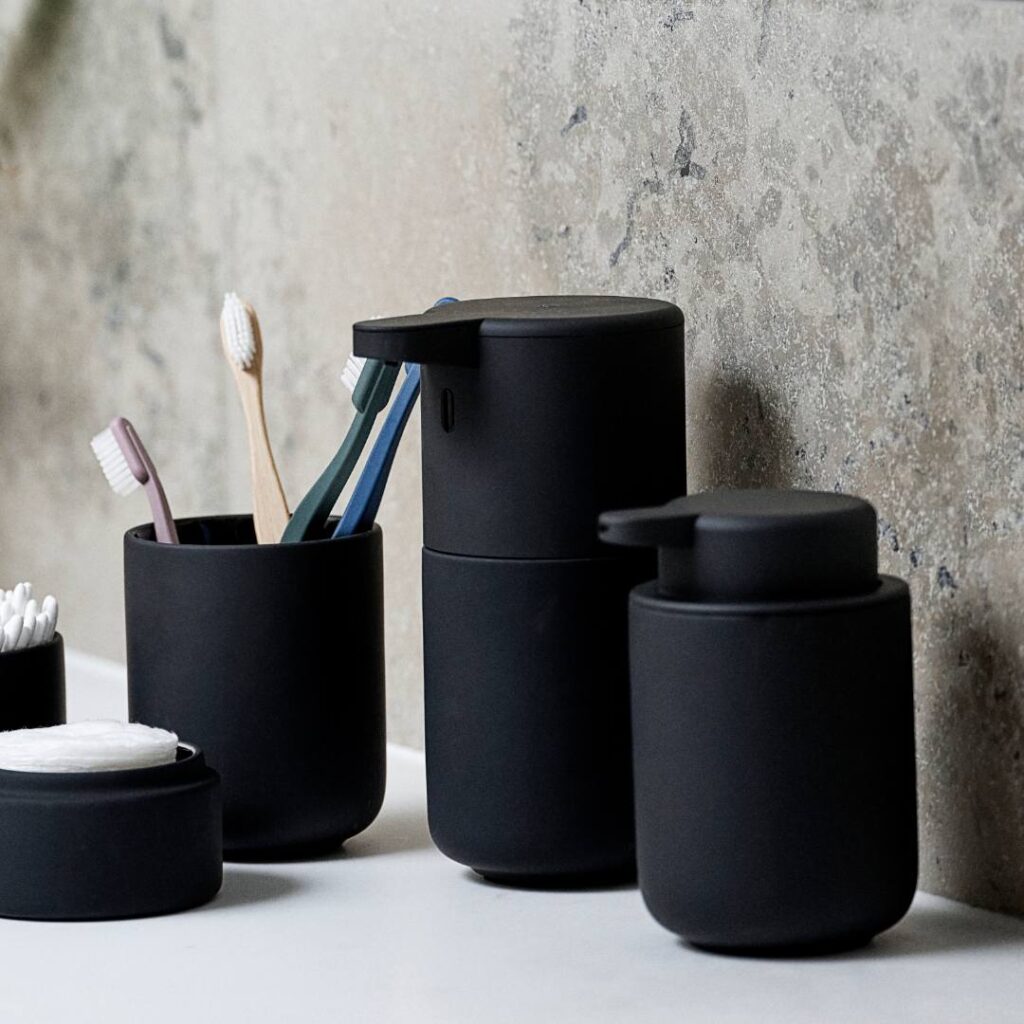 Muilo Dozatorius UME Juodas, 450 Ml